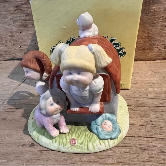 Accents | 1984 Cabbage Patch Kids Cpk Clubhouse Porcelain Figurine ...